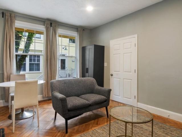 Room in Harvard Square Cambridge on a flexible l