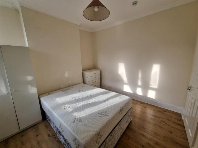 room in Hathaway Road, Croydon