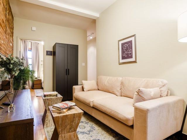 Room in Hell's Kitchen on a flexible lease