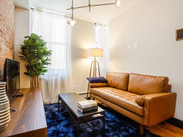 Room in Hell's Kitchen on a flexible lease