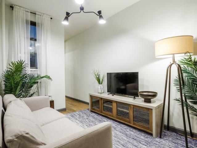 Room in Hell's Kitchen on a flexible lease