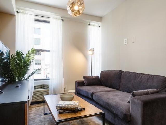 Room in Hell's Kitchen on a flexible lease