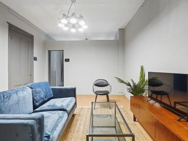 Room in Hell's Kitchen on a flexible lease