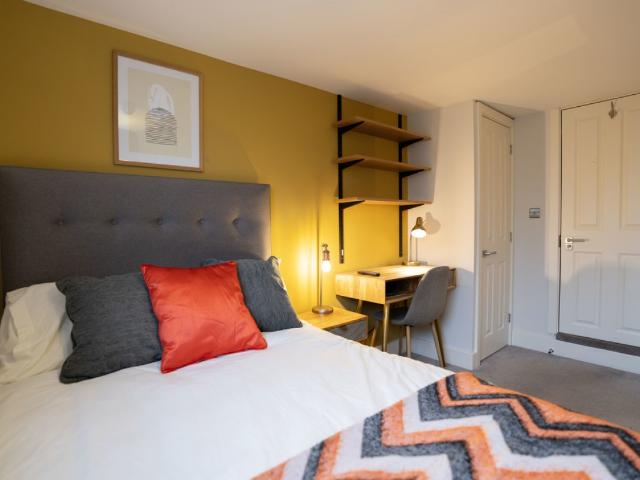 room in Hemdean Road, Caversham