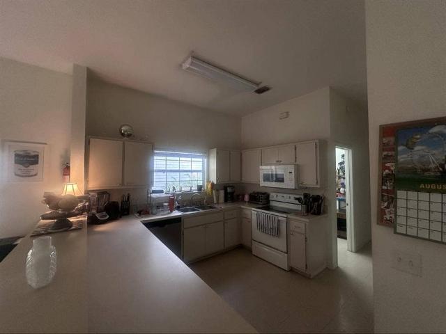 Room in house, 3 other girls