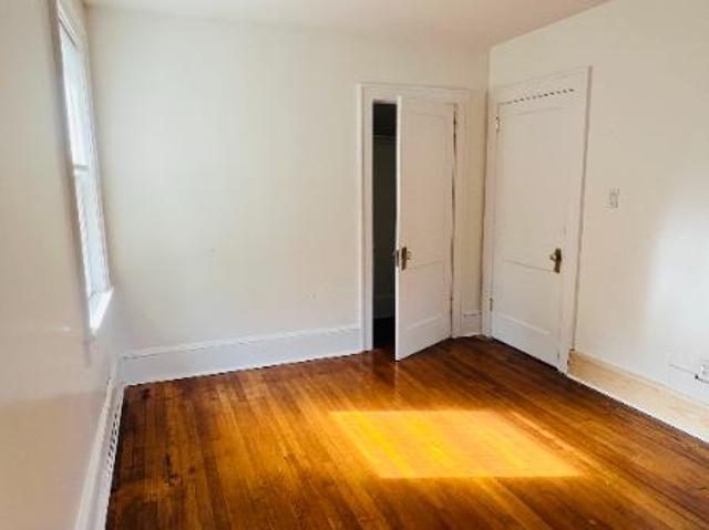 Room in HouseUtilities & Internet Included in Rad
