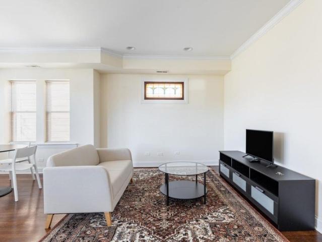Room in Irving Park on a flexible lease