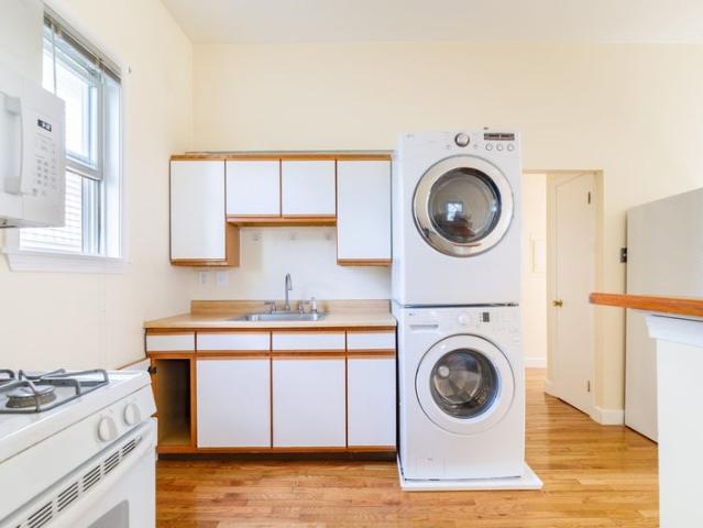 Room in JFK/UMass on a flexible lease