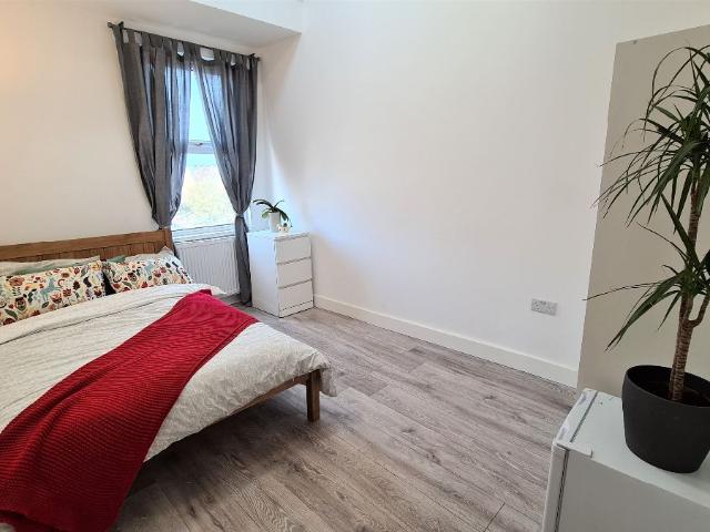 room in Kilburn High Road, Kilburn, NW6