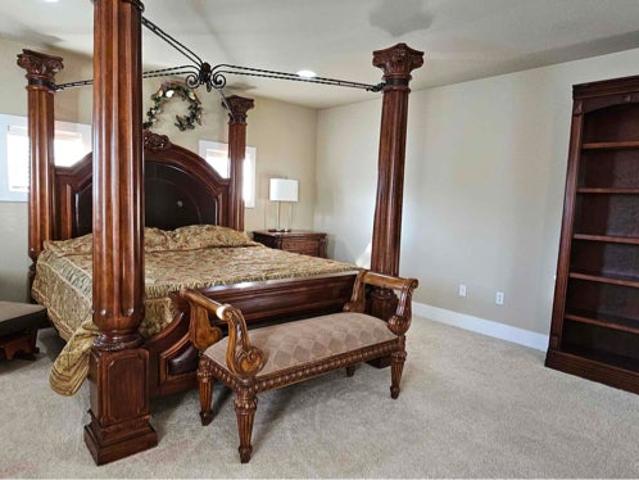 Room in LakewoodTacoma_ 1 King bed