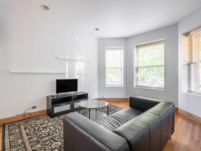 Room in Logan Square on a flexible lease