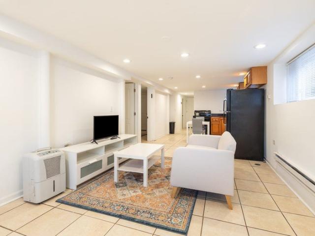 Room in Logan Square on a flexible lease