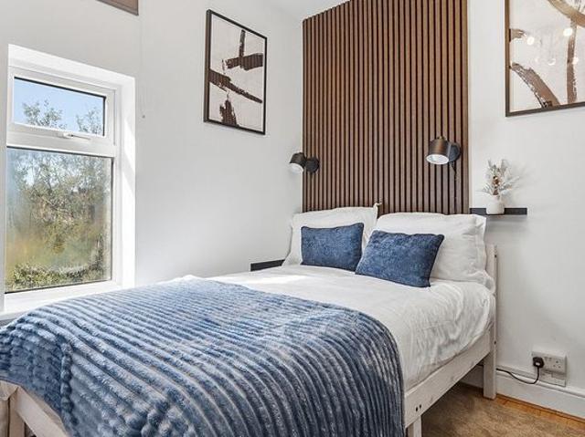 Room in London