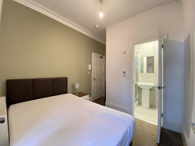 room in London Road, Strood