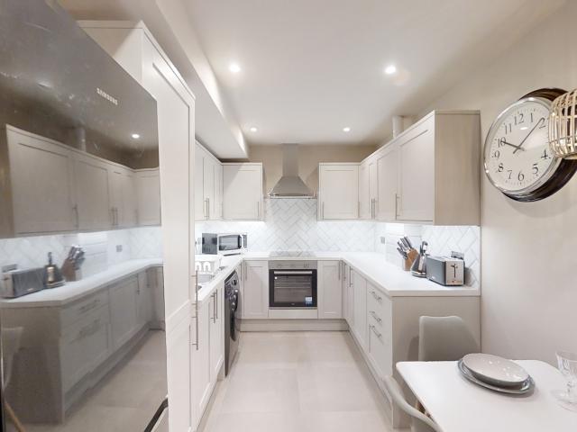 room in, London Road, Strood