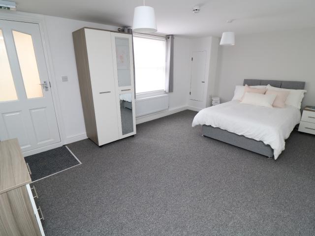 room in Parrock Street, Gravesend
