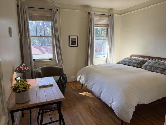 Room in Presidio Officers House with Bay Views