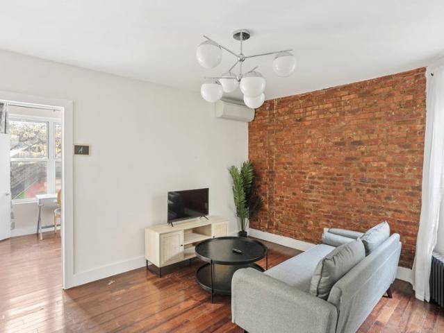 Room in Prospect Park South on a flexible lease