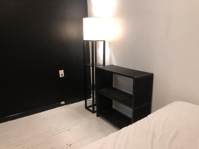 Room in quiet Townhouse, BUSHWICK Subway A,C,L,J,Z