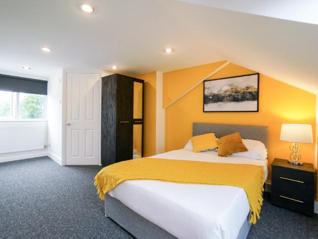 room in Randolph Road, Reading