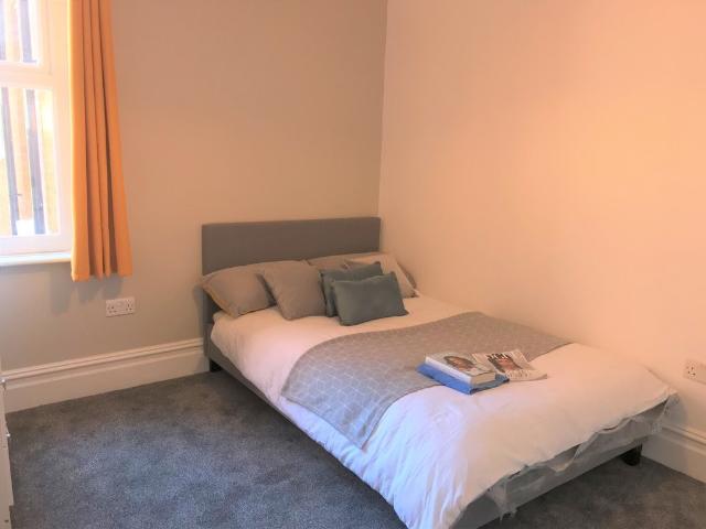 room in Richville Road, Southampton
