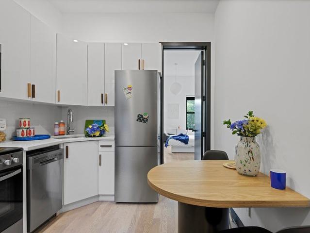 Room in Ridgewood on a flexible lease