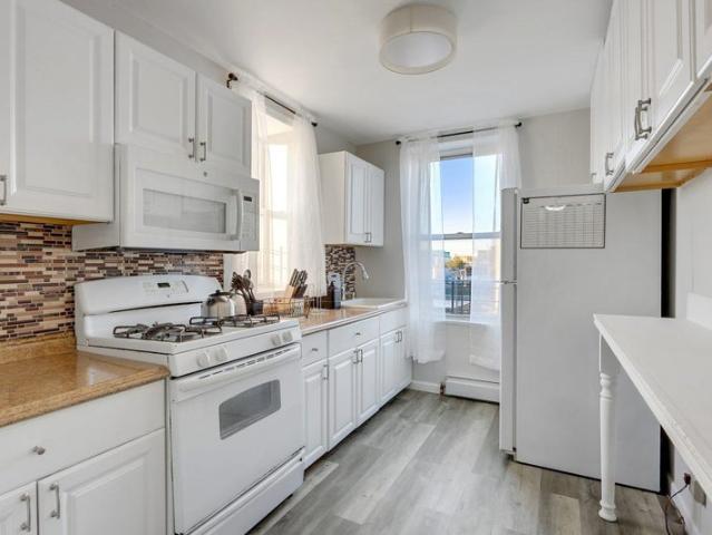 Room in Ridgewood on a flexible lease