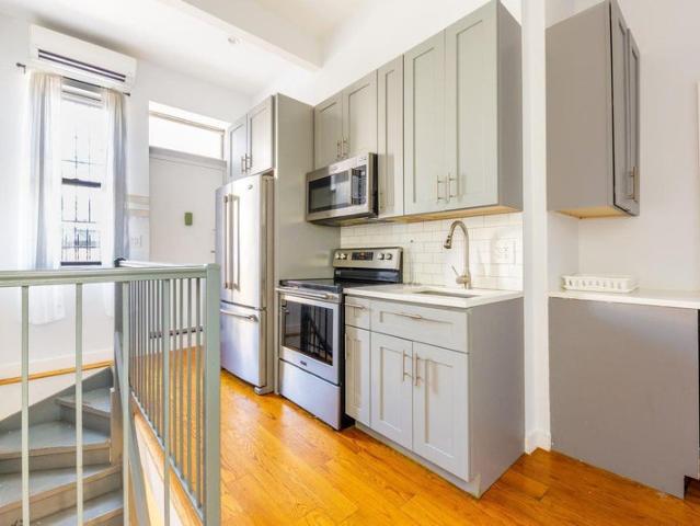 Room in Ridgewood on a flexible lease
