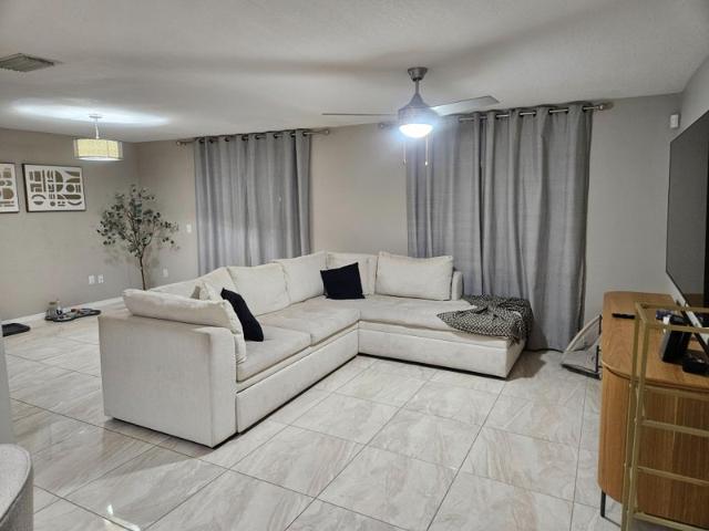 Room in Riverview. Close to I, hospitals, banks