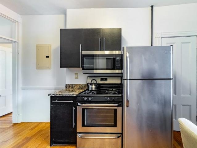 Room in Roxbury on a flexible lease