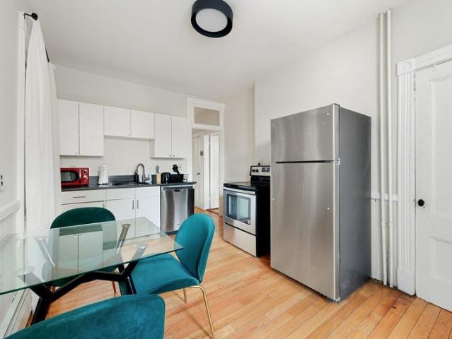 Room in Roxbury on a flexible lease