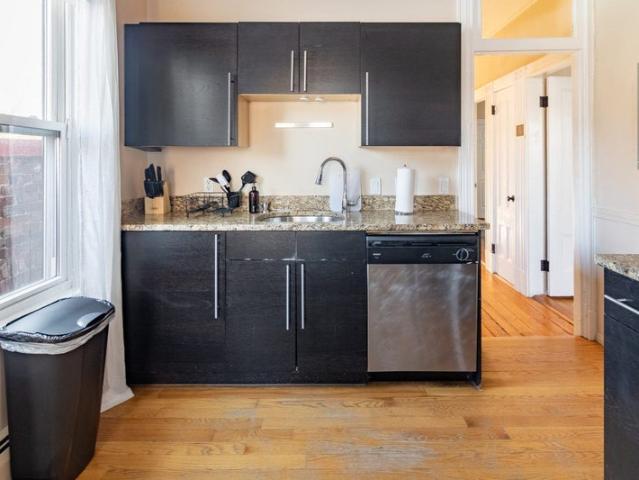 Room in Roxbury on a flexible lease
