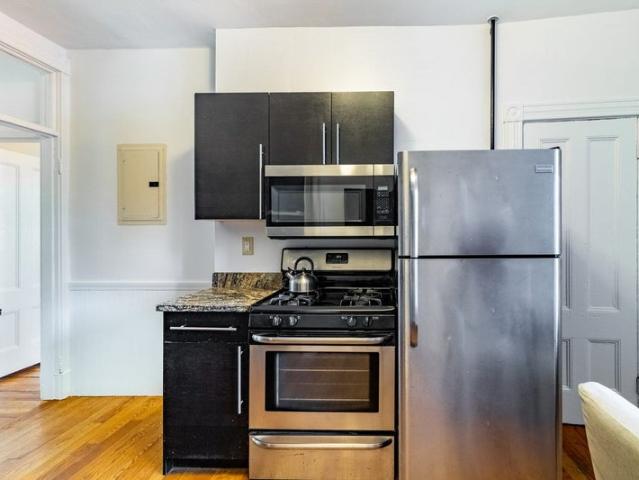 Room in Roxbury on a flexible lease