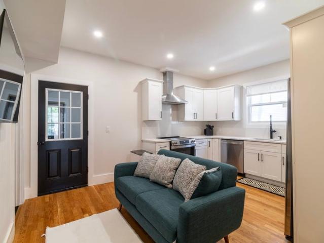 Room in Roxbury on a flexible lease