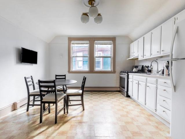 Room in Roxbury on a flexible lease