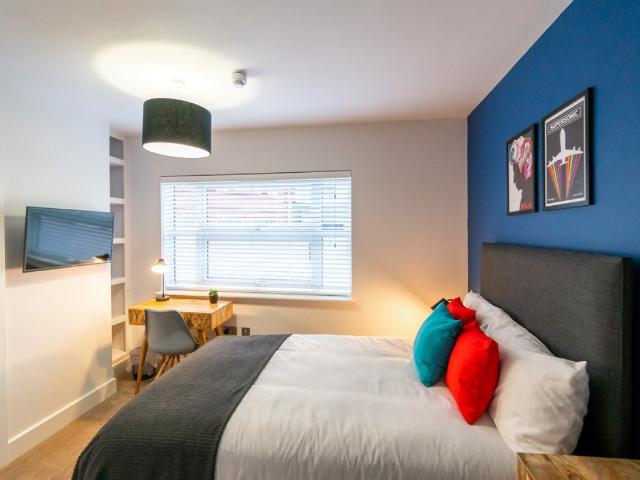 room in Swansea Road, Reading