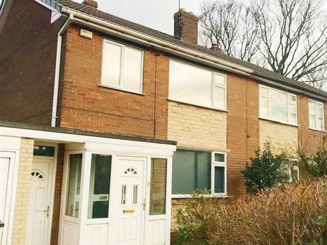room in Sandall Park Drive, Doncaster, DN2