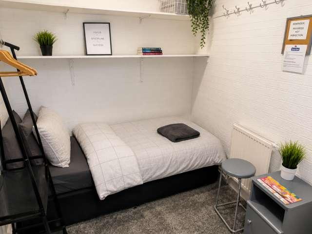 Room in shared 4 bed flat for rent in Nottingham