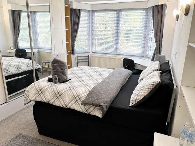 Room in shared 4 bed flat for rent in Nottingham