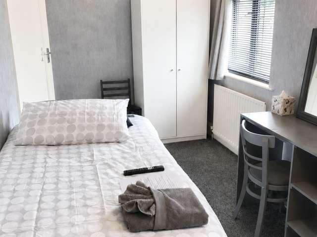 Room in shared 4 bed flat for rent in Nottingham