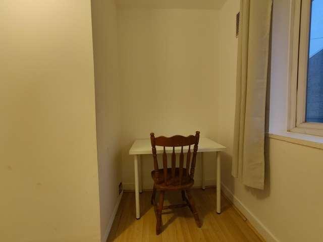 Room in shared 4 bedroom flat for rent in Docklands, London