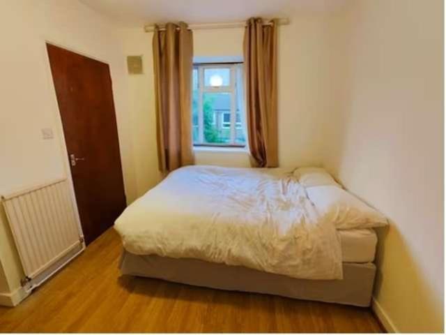 Room in shared 4 bedroom flat for rent in Docklands, London