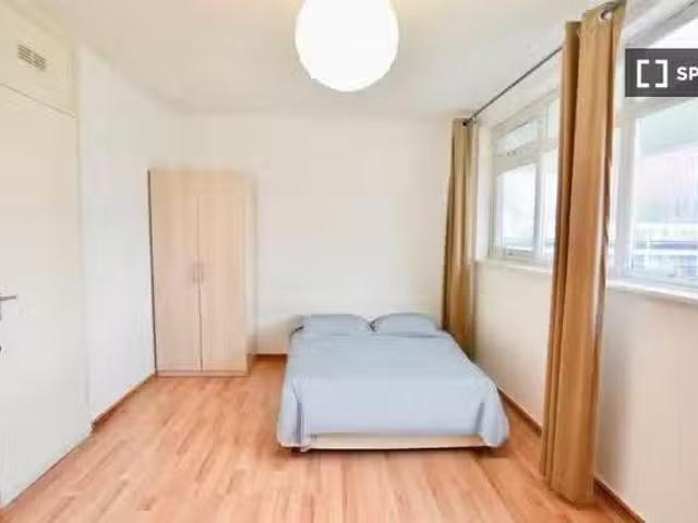 Room in shared 4 bedroom flat for rent in Hoxton, London