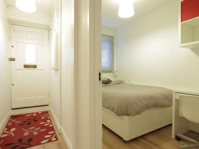 Room in shared 4 bedroom in Ratcliff, London