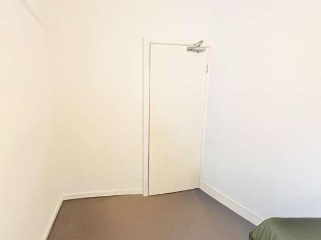 Room in shared 5 bedroom flat for rent in London