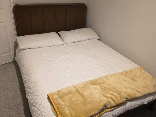 Room in shared 1 bedroom flat for rent in Hacton, London