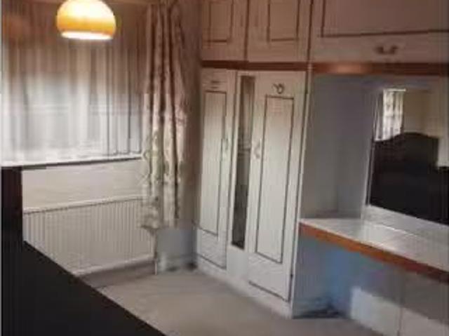 Room in shared 2 bedroom flat for rent in London