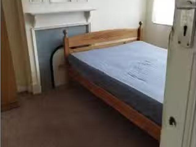 Room in shared 2 bedroom flat for rent in London
