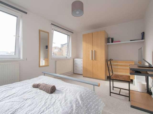 Room in 3 bedroom flat for rent, Millwall, London