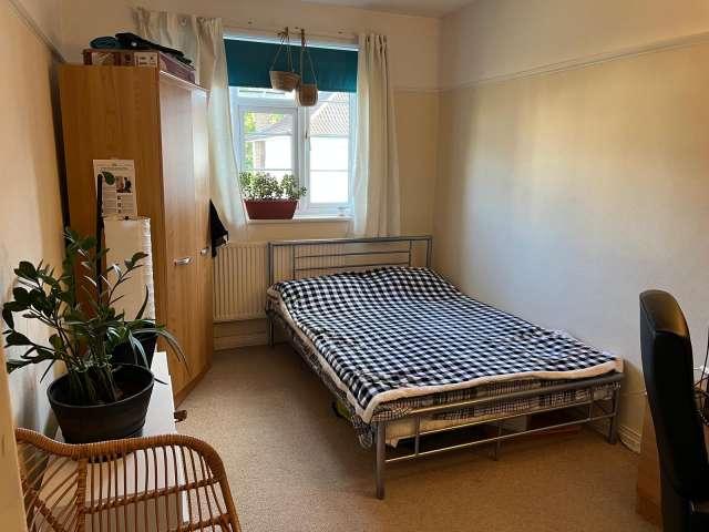 Room in shared apartment for rent in Addiscombe, London